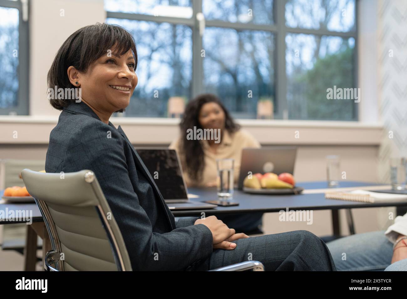 Black people in conference room hi-res stock photography and images - Alamy