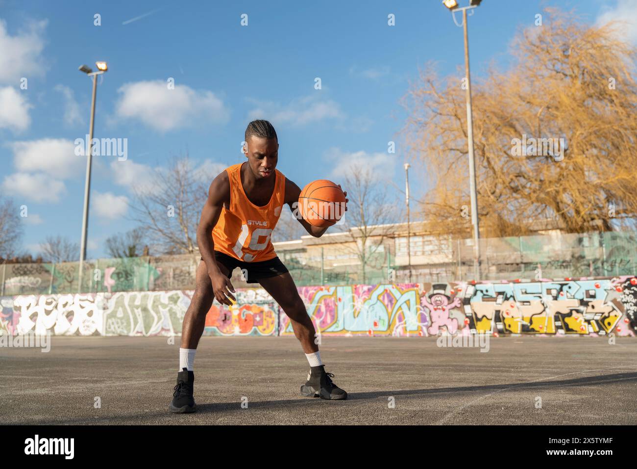 Ball bouncing hi-res stock photography and images - Alamy