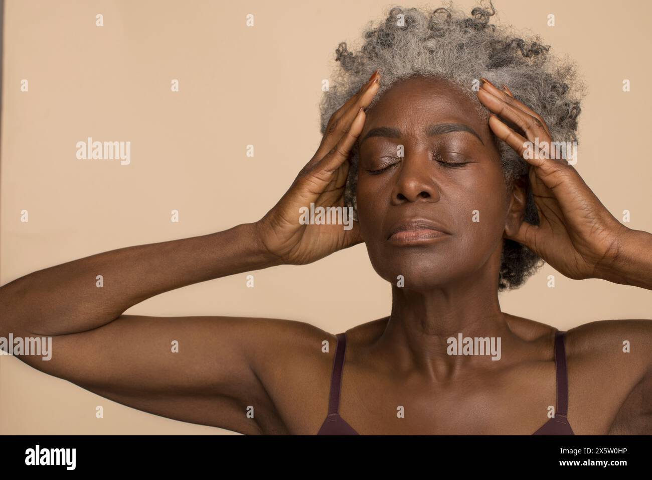 Head in hands hi-res stock photography and images - Alamy