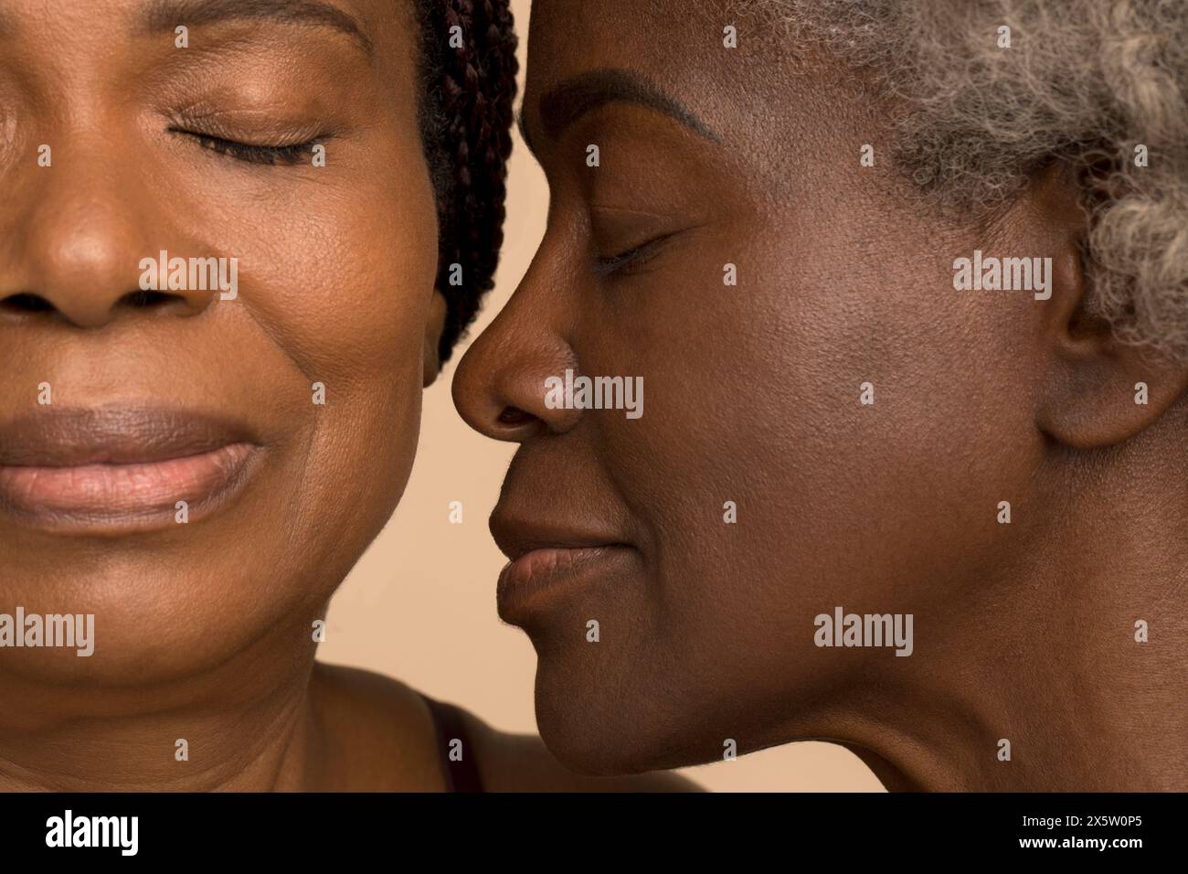 Female profile eyes closed hi-res stock photography and images - Alamy