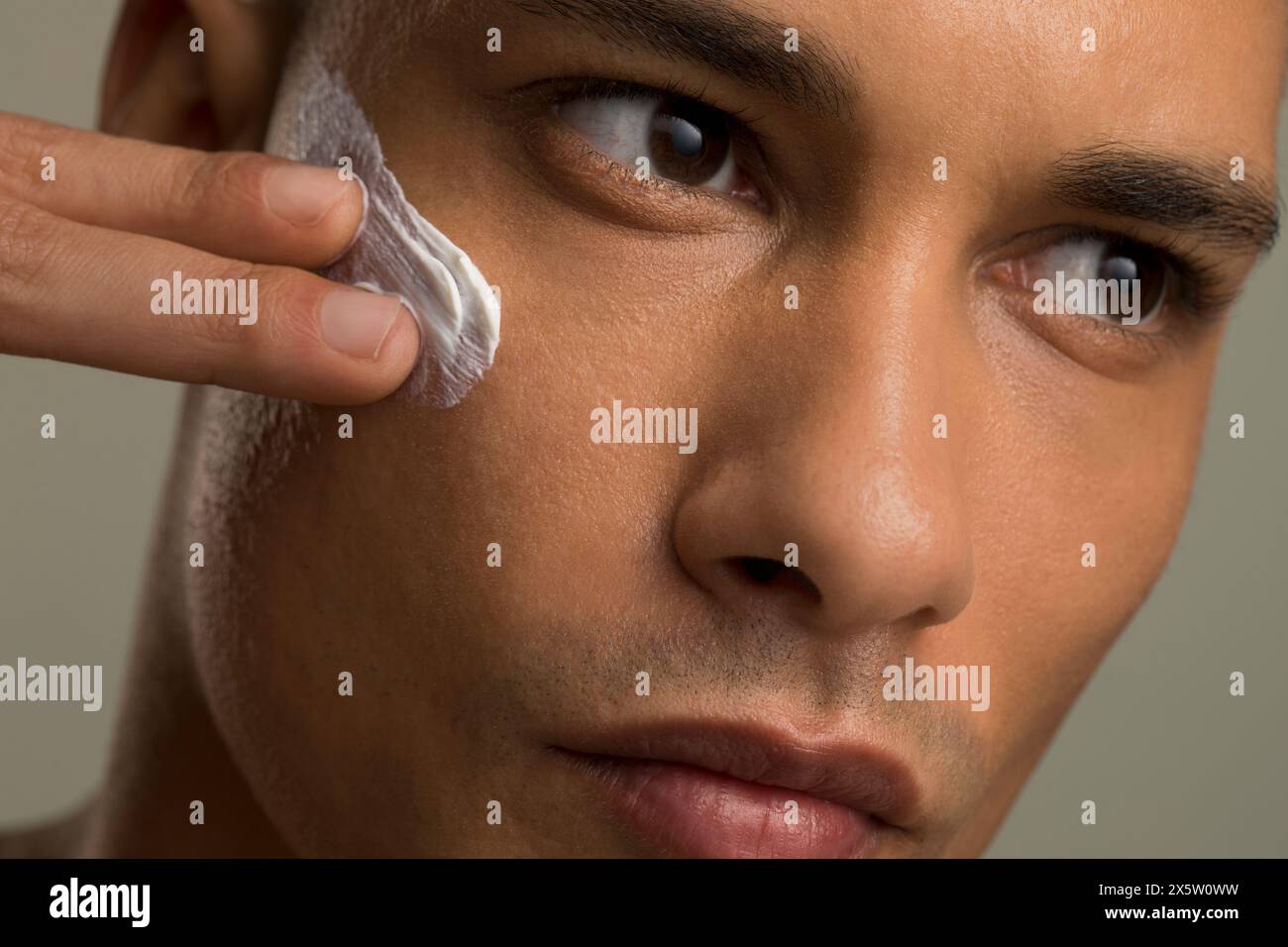 Finger applying cream hi-res stock photography and images - Alamy
