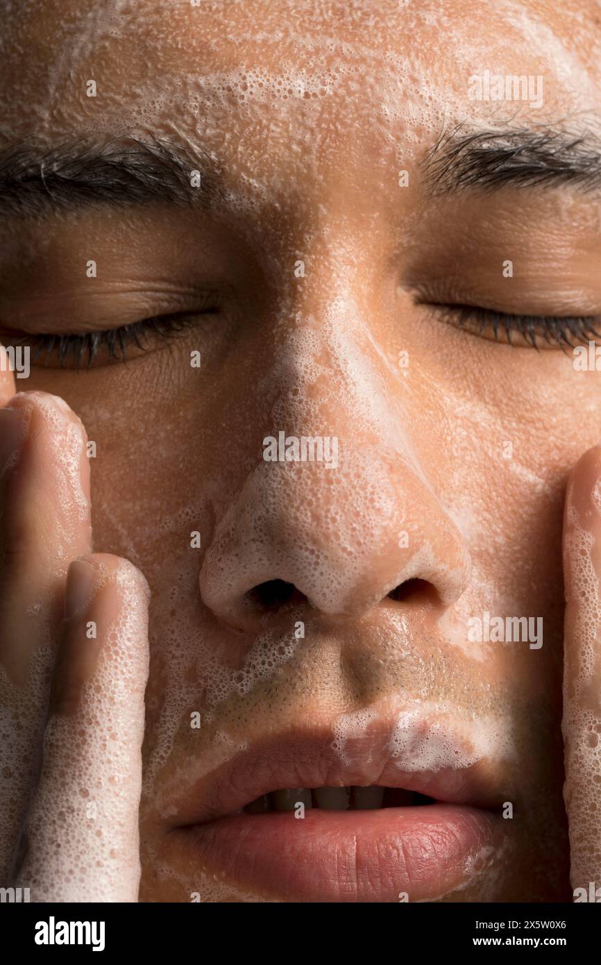 Washing face hi-res stock photography and images - Alamy