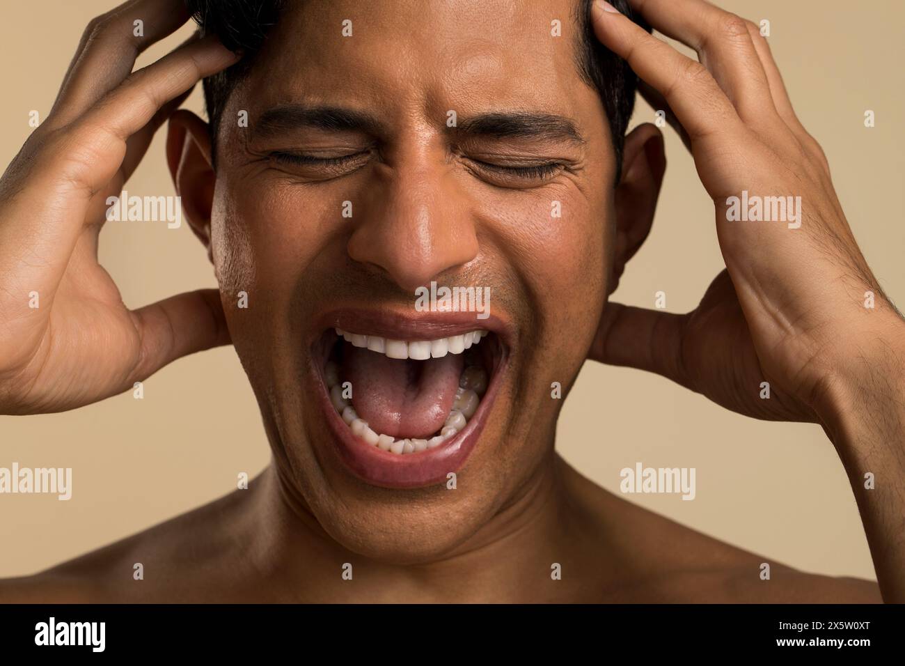 Man shouting eyes closed hi-res stock photography and images - Alamy