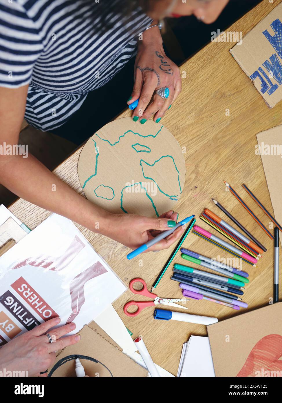 People making protest signs with symbols of environment Stock Photo - Alamy