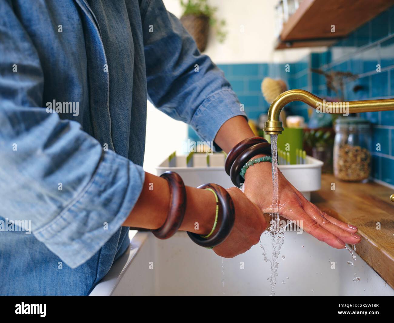 Washing hands close up domestic hi-res stock photography and images - Alamy