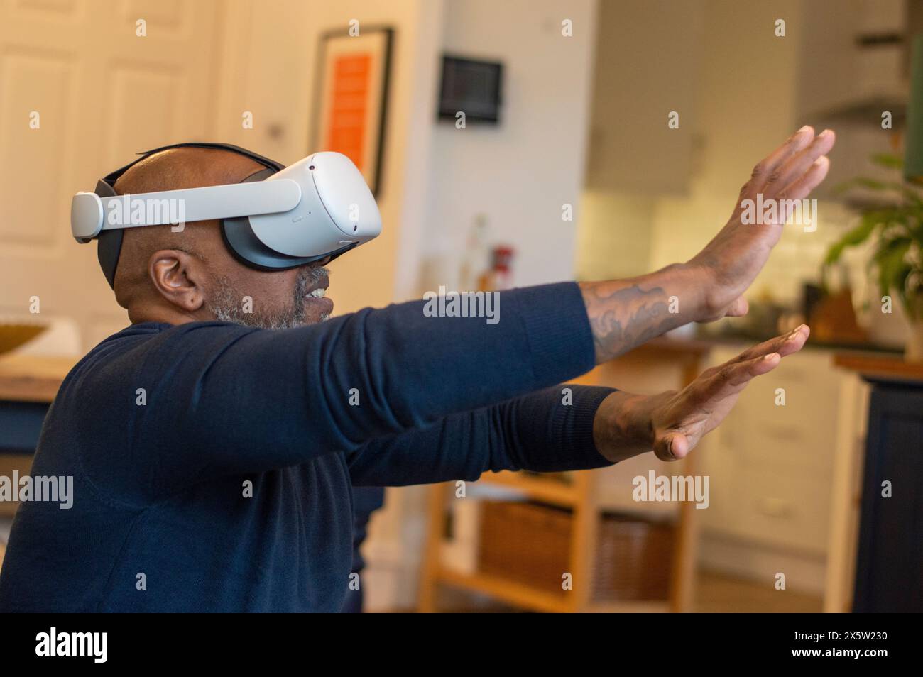 Mature man gesturing vr hi-res stock photography and images - Alamy