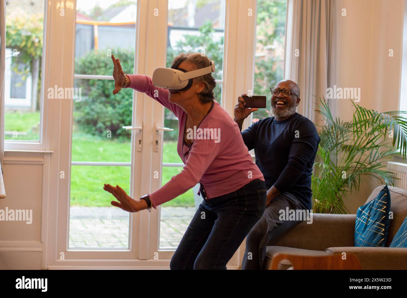 Couple vr hi-res stock photography and images - Alamy