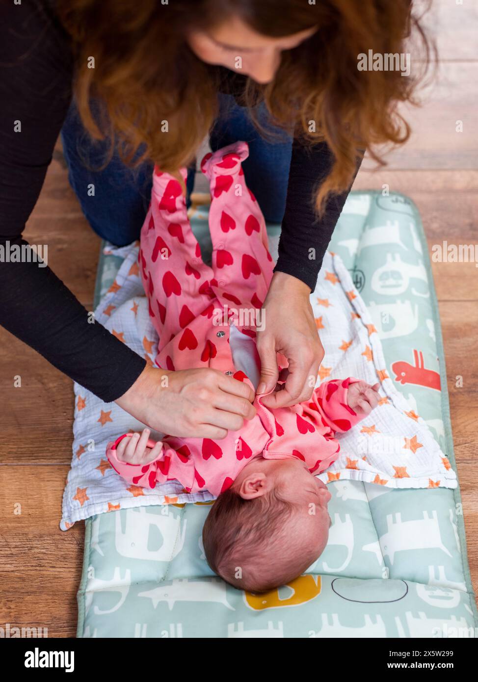 Infant bonding hi-res stock photography and images - Alamy