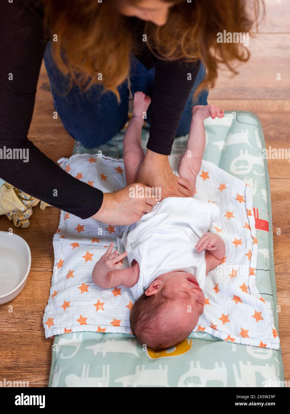 Mother infant daughter's (0-1 months) diaper Stock Photo - Alamy