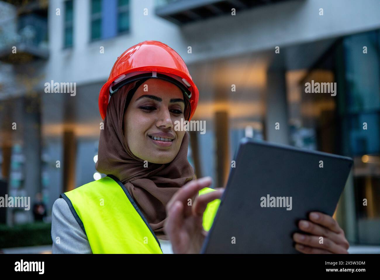 Muslim woman in hijab tablet hi-res stock photography and images - Alamy