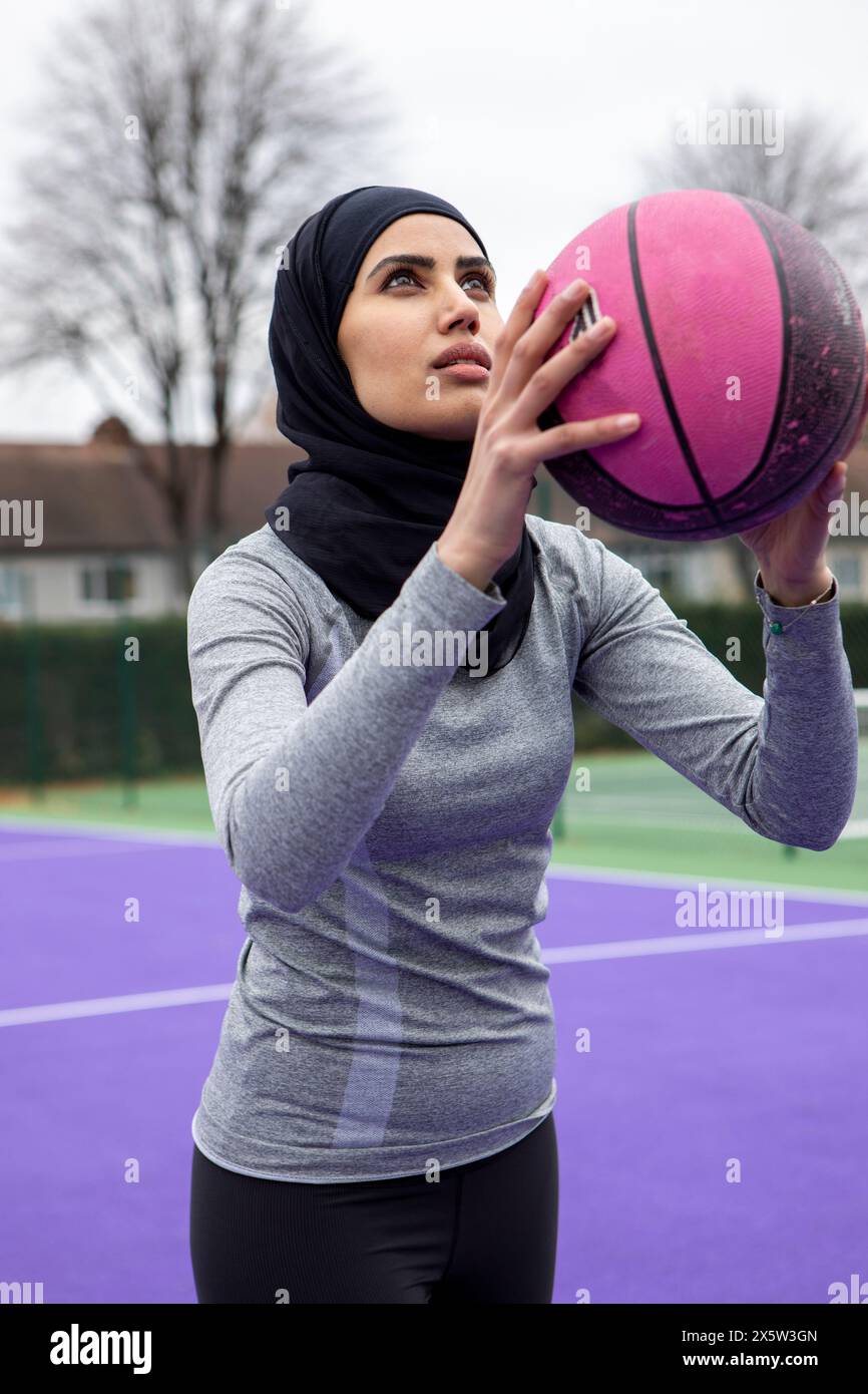 Muslim woman basketball hi-res stock photography and images - Alamy