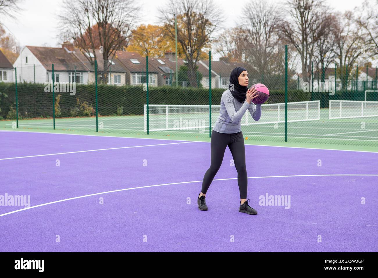 Muslim woman basketball hi-res stock photography and images - Alamy