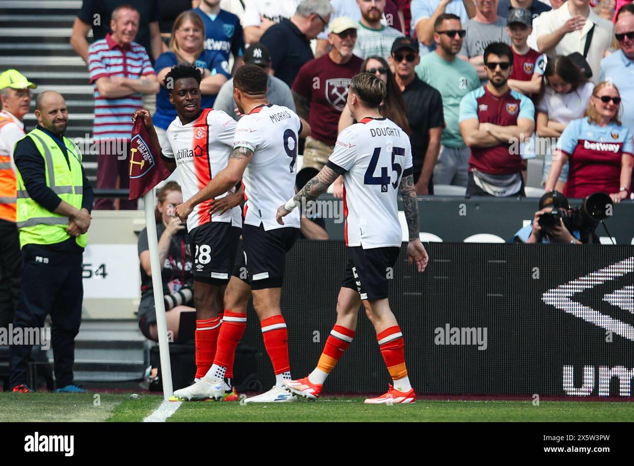 Luton town fc football team hi-res stock photography and images - Alamy