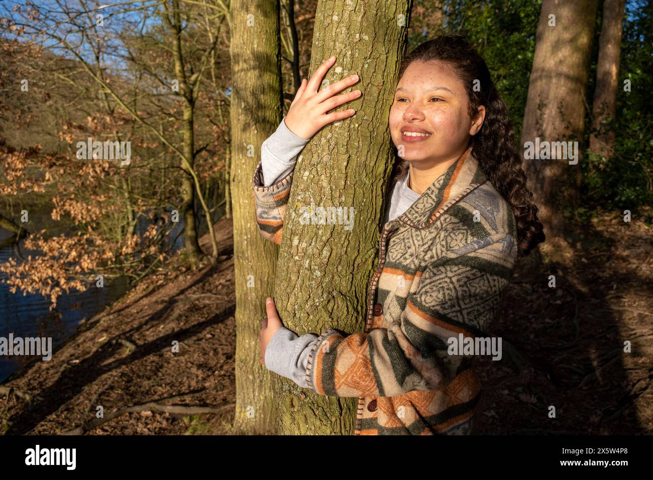 Woman hugging tree hi-res stock photography and images - Alamy