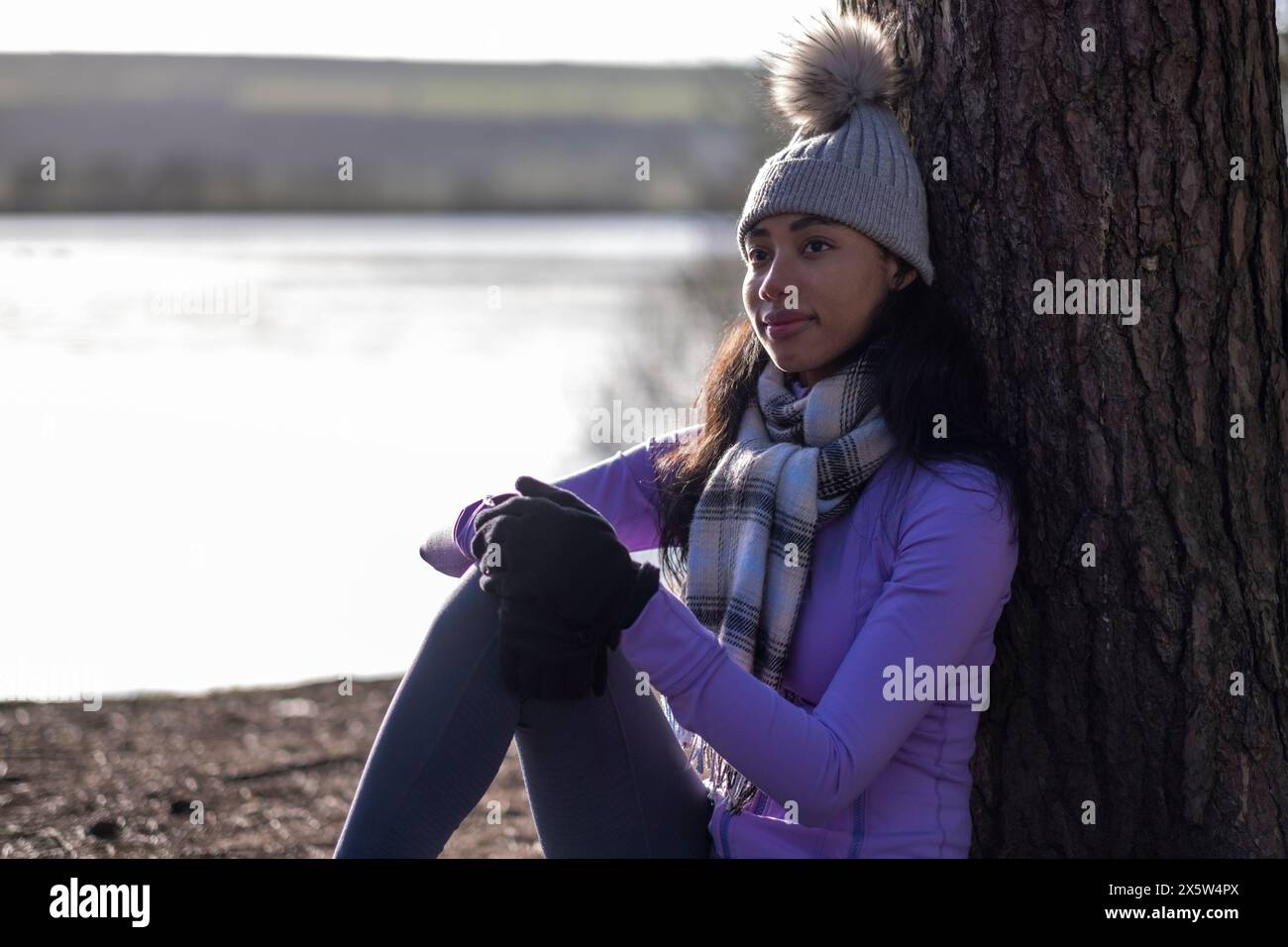 Woman sitting against tree trunk hi-res stock photography and images ...