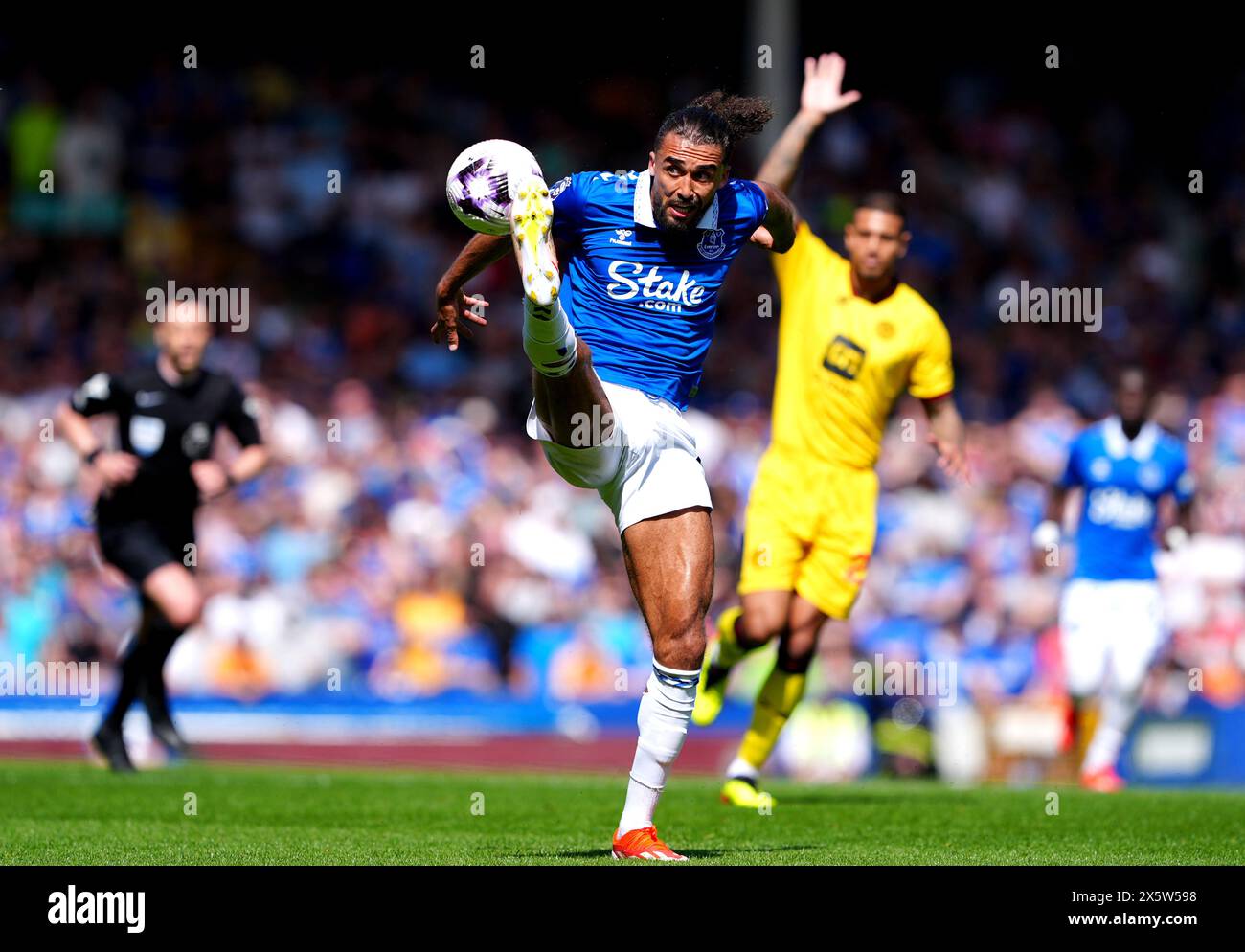 Everton's Dominic Calvert-Lewin controls the ball during the Premier ...