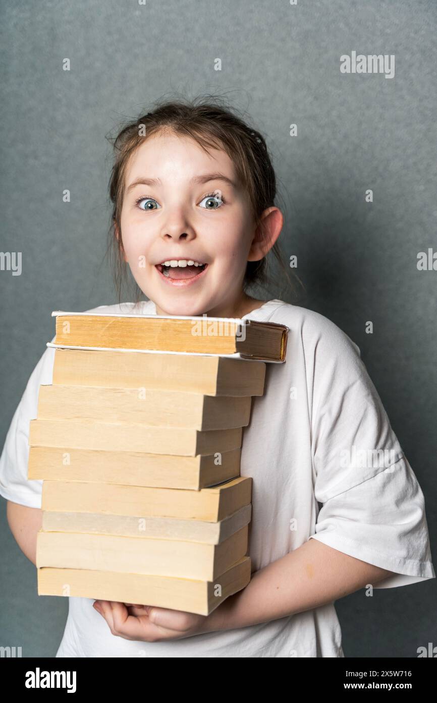 Children's books stack hi-res stock photography and images - Alamy