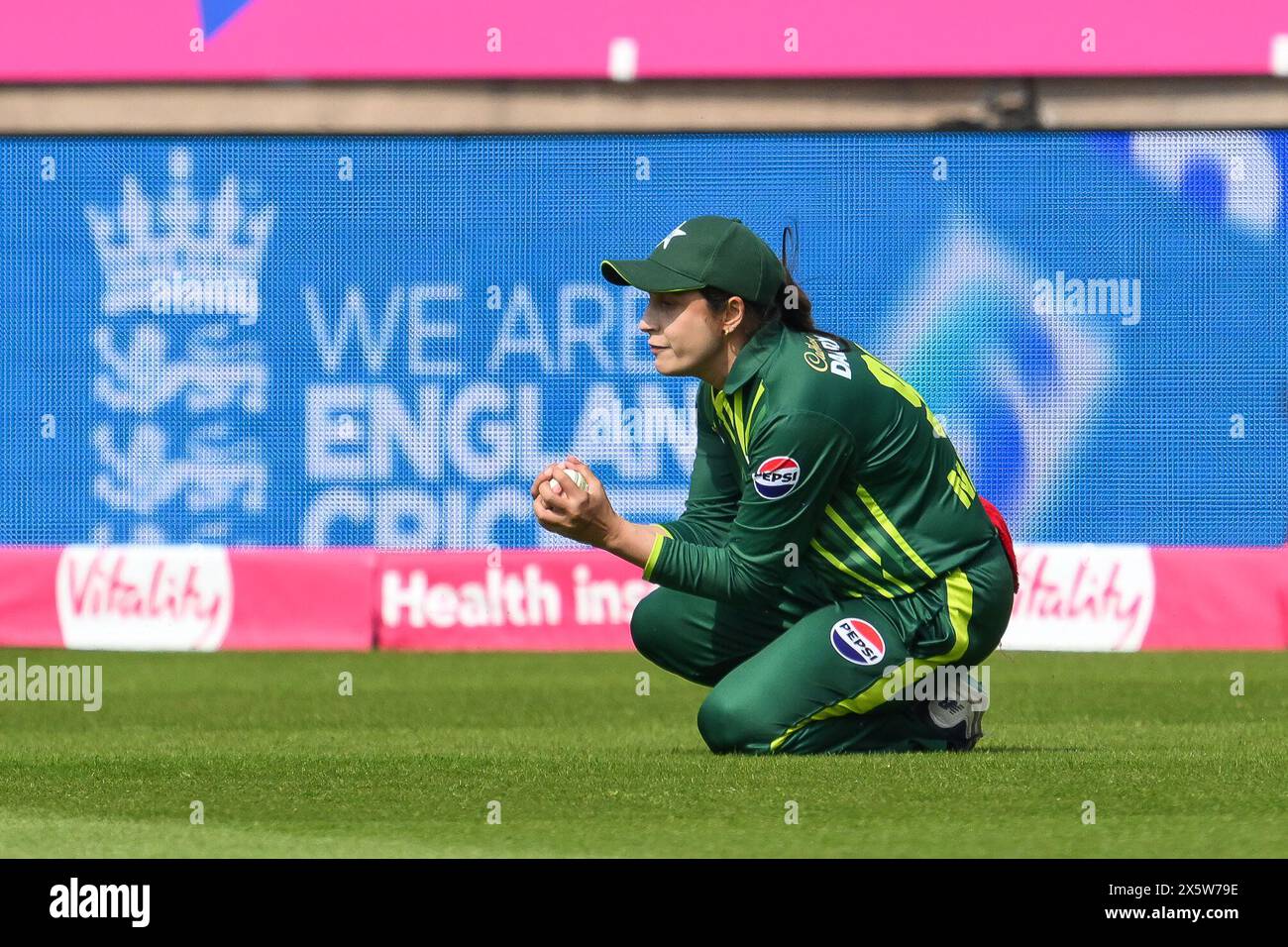 Natalia Parvaiz of Pakistan celebrates catching Amy Jones of England ...