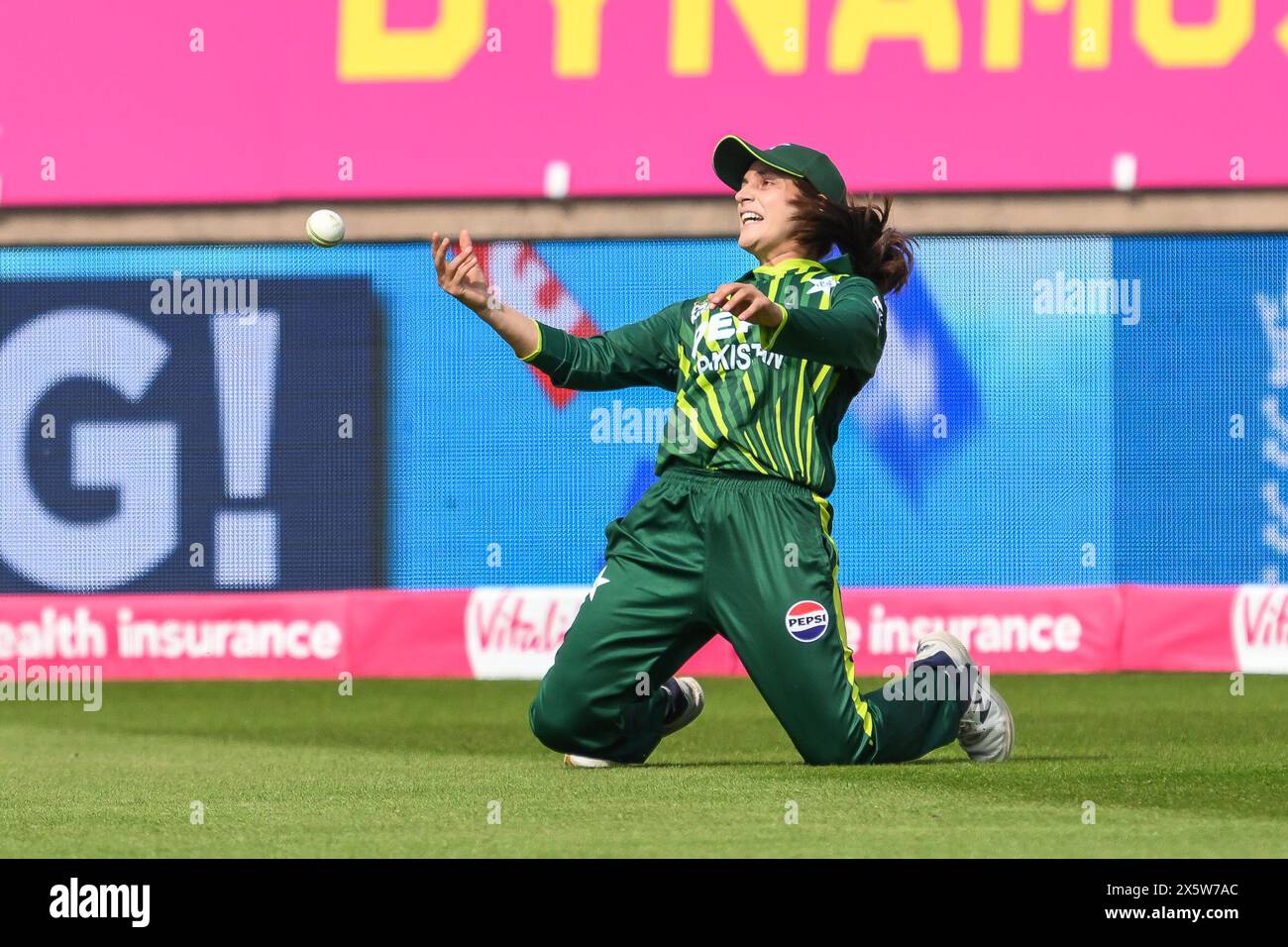 Natalia Parvaiz of Pakistan celebrates catching Amy Jones of England ...