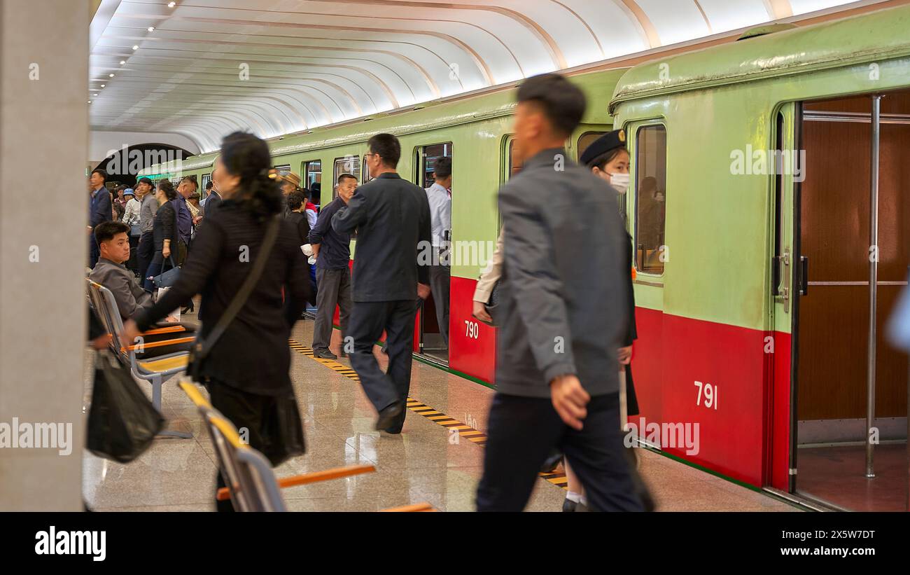 interior of Pyongyang metro stations Stock Photo - Alamy