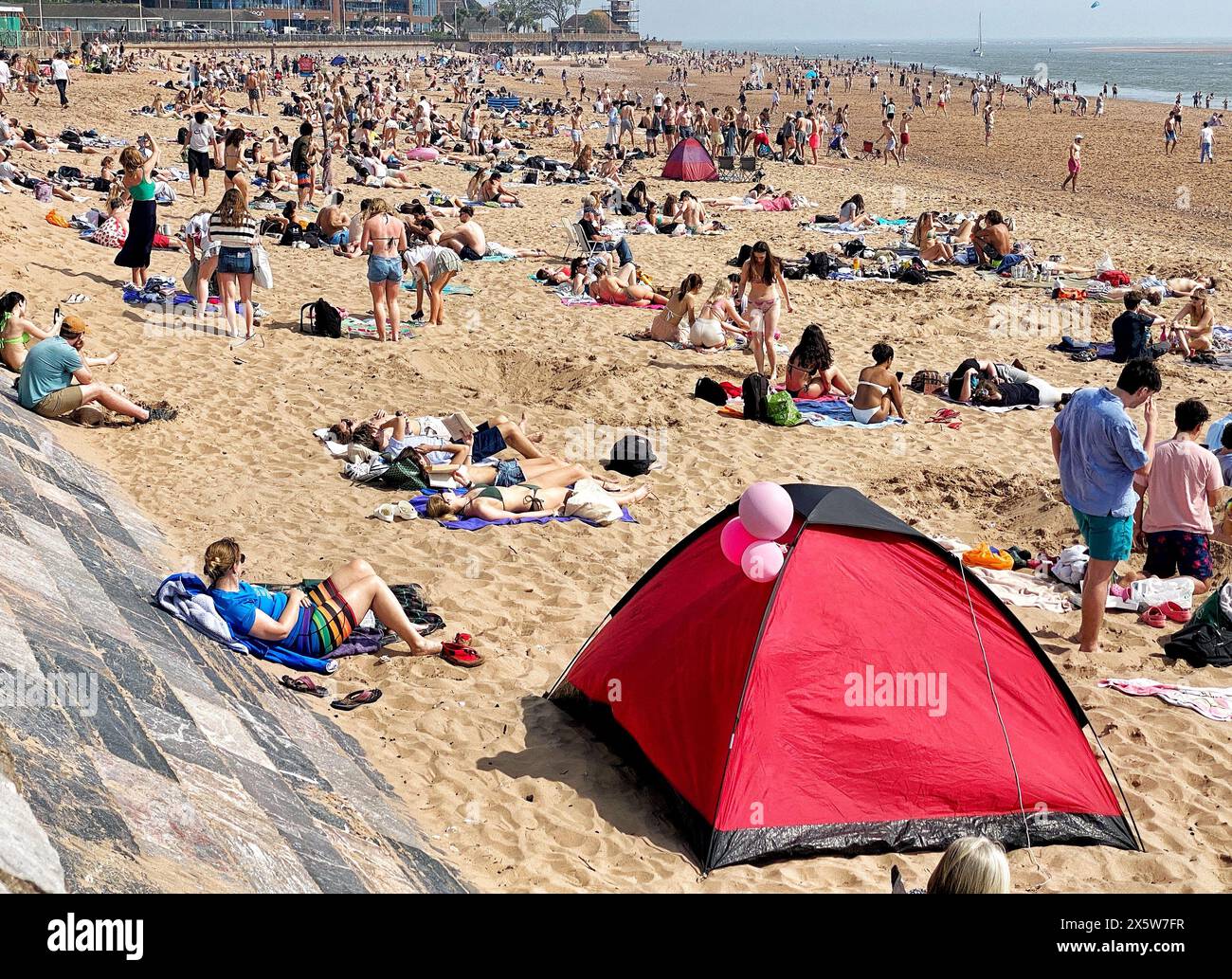 Exmouth beach, Devon, UK. 11th May 2024. Sunshine at a crowded Exmouth ...