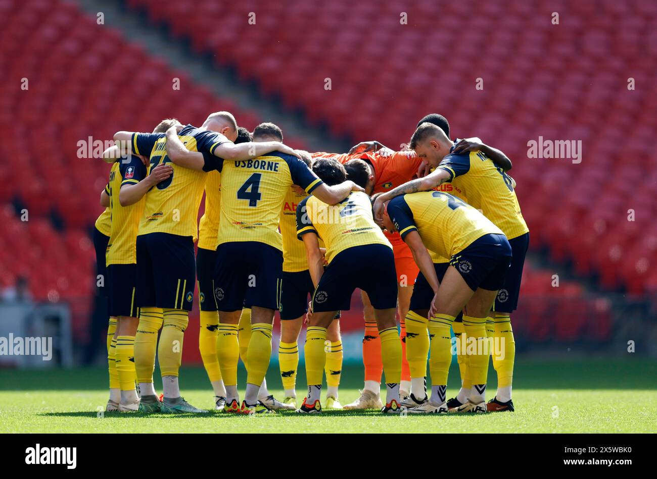 solihull-moors-gather-before-the-isuzu-fa-trophy-final-at-wembley