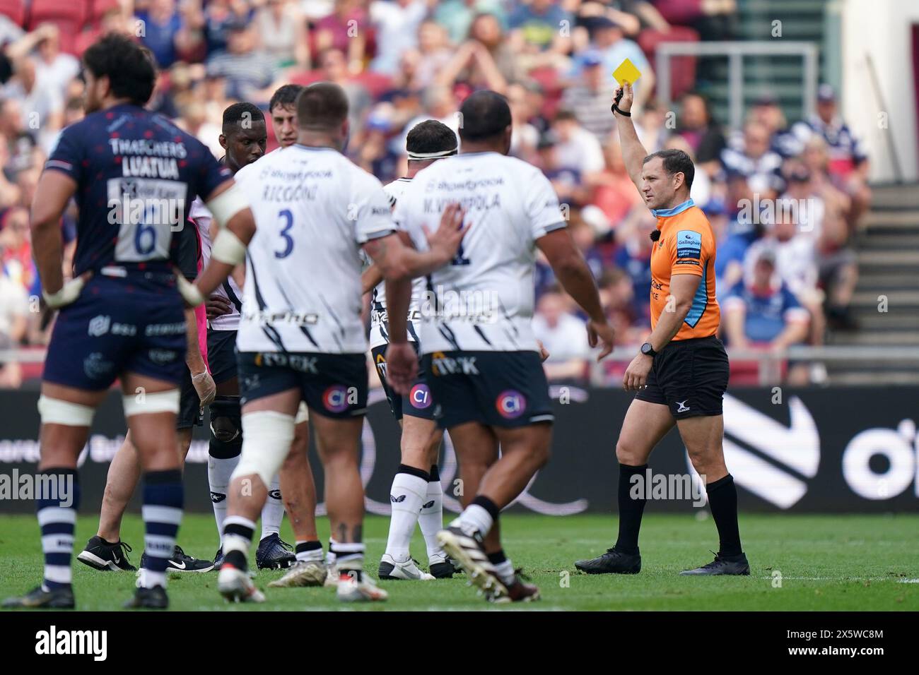 Referee Karl Dickson shows a yellow card to Saracens' Maro Itoje (not ...