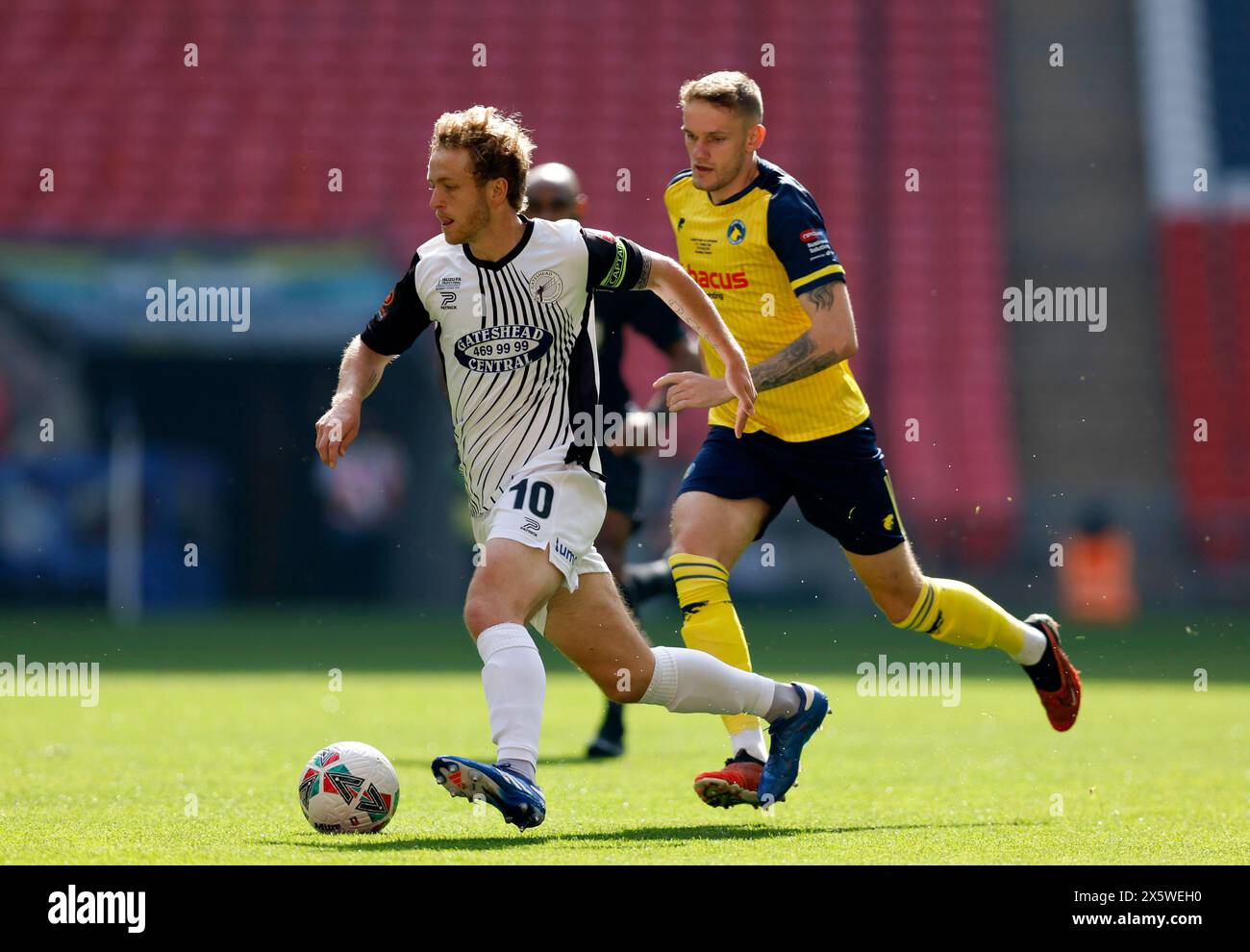 Gateshead's Greg Olley in action against Solihull Moors's Callum ...