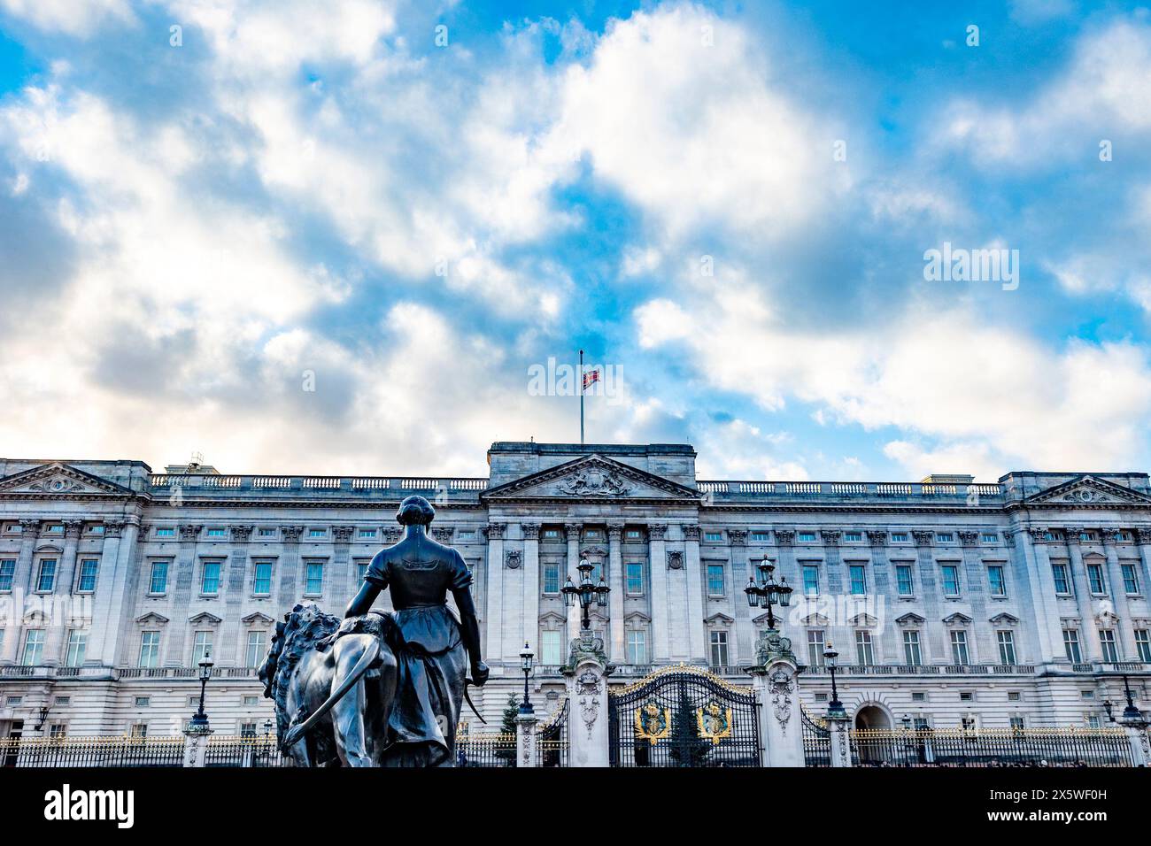 Buckingham Palace - An iconic building and official residence of The ...