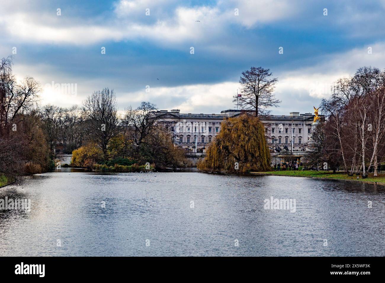 Buckingham Palace - An iconic building and official residence of The ...