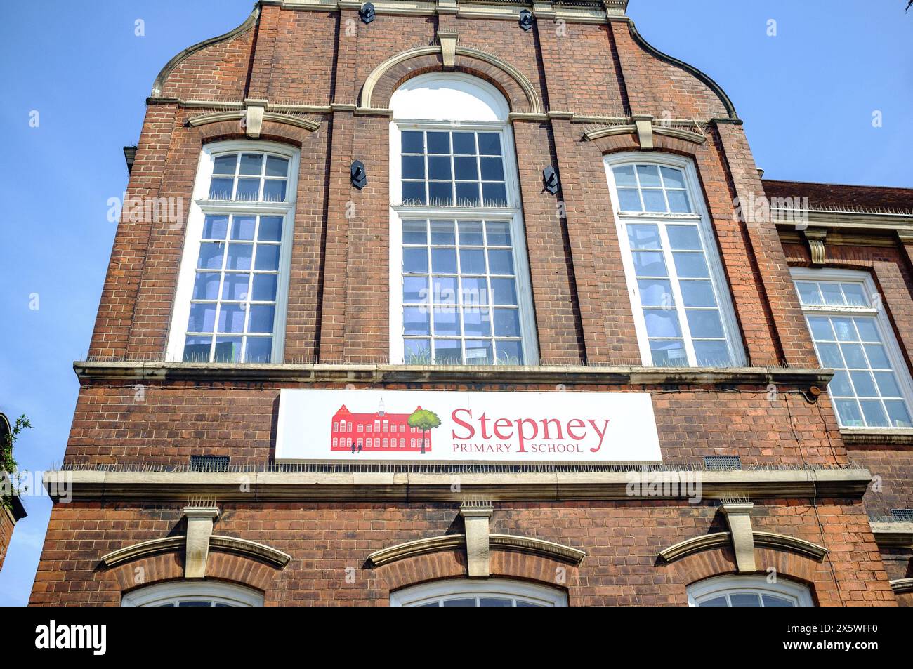 Stepney Road School, Beverley Road, Hull, UK. Metal railings removed ...
