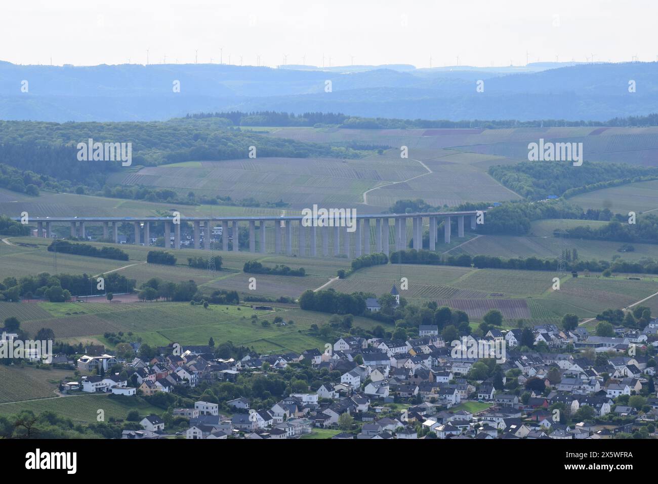 On a birdge hi-res stock photography and images - Alamy