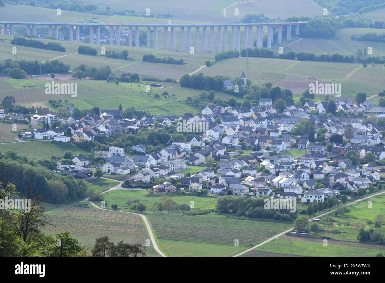 On a birdge hi-res stock photography and images - Alamy