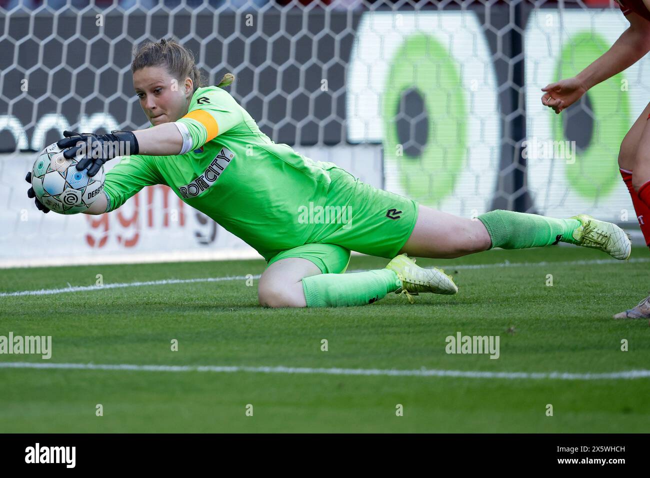 Kelly van den steen hi-res stock photography and images - Alamy