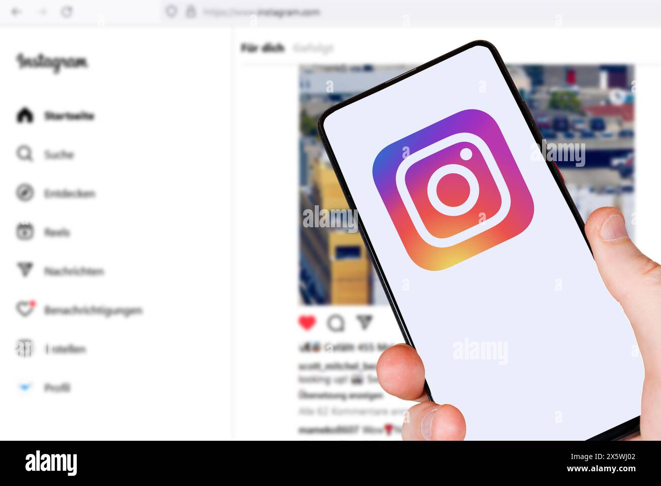 Facebook instagram logo hi-res stock photography and images - Alamy