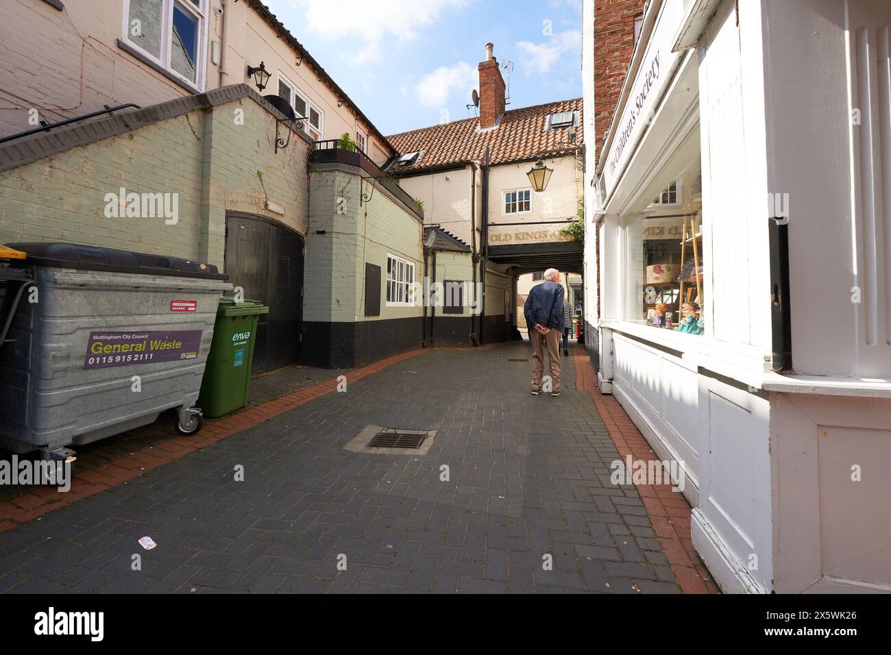 Litter free street in Newark, Nottinghamshire, UK Stock Photo - Alamy