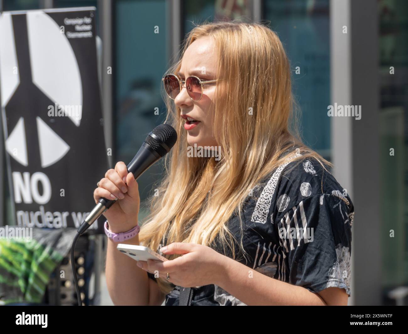 Labour nec member hi-res stock photography and images - Alamy