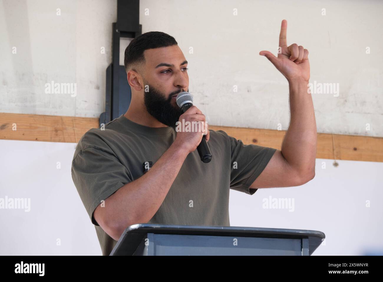 Zu einer Demonstration des islamistischen Netzwerks Muslim Interaktiv ...