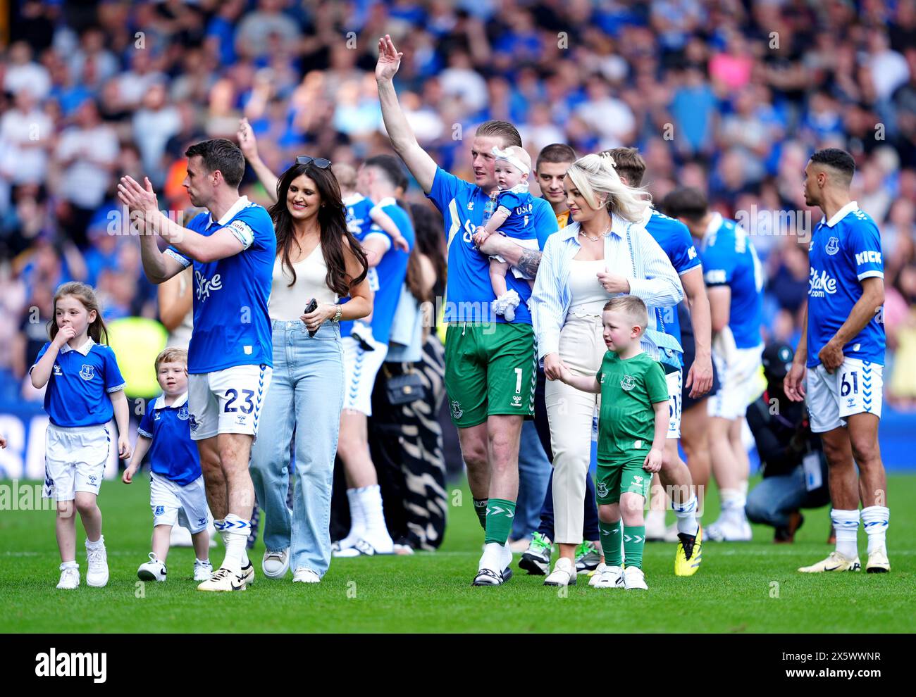 Everton goalkeeper Jordan Pickford (centre), his wife Megan Pickford ...