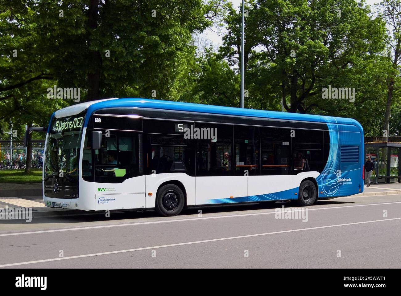 Regular bus line hi-res stock photography and images - Alamy