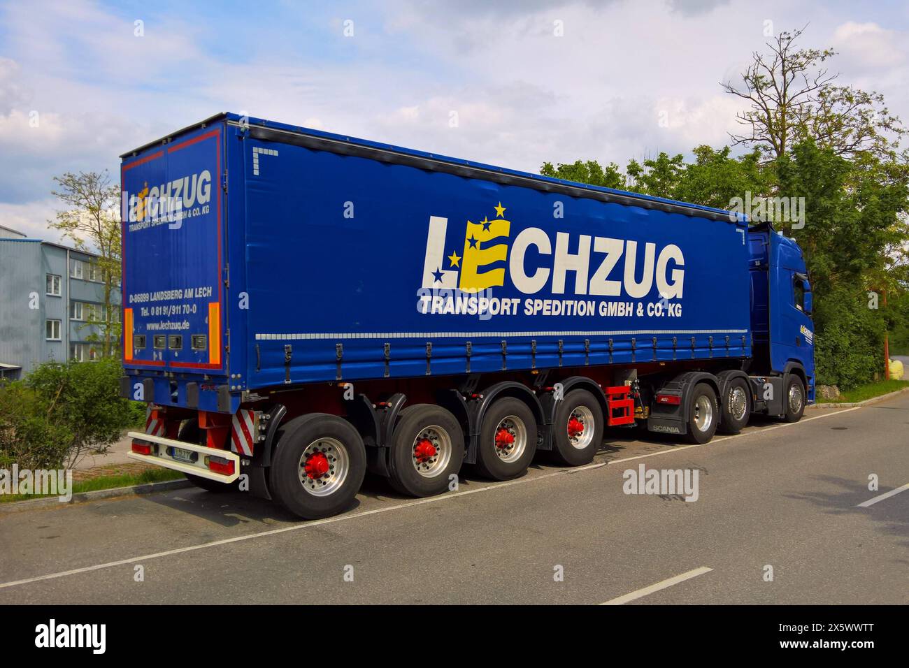 Sattelzug Mit 7 Achsen Von Der Lechzug Transport Spedition Aus sattelzug-mit-7-achsen-von-der-lechzug-transport-spedition-aus