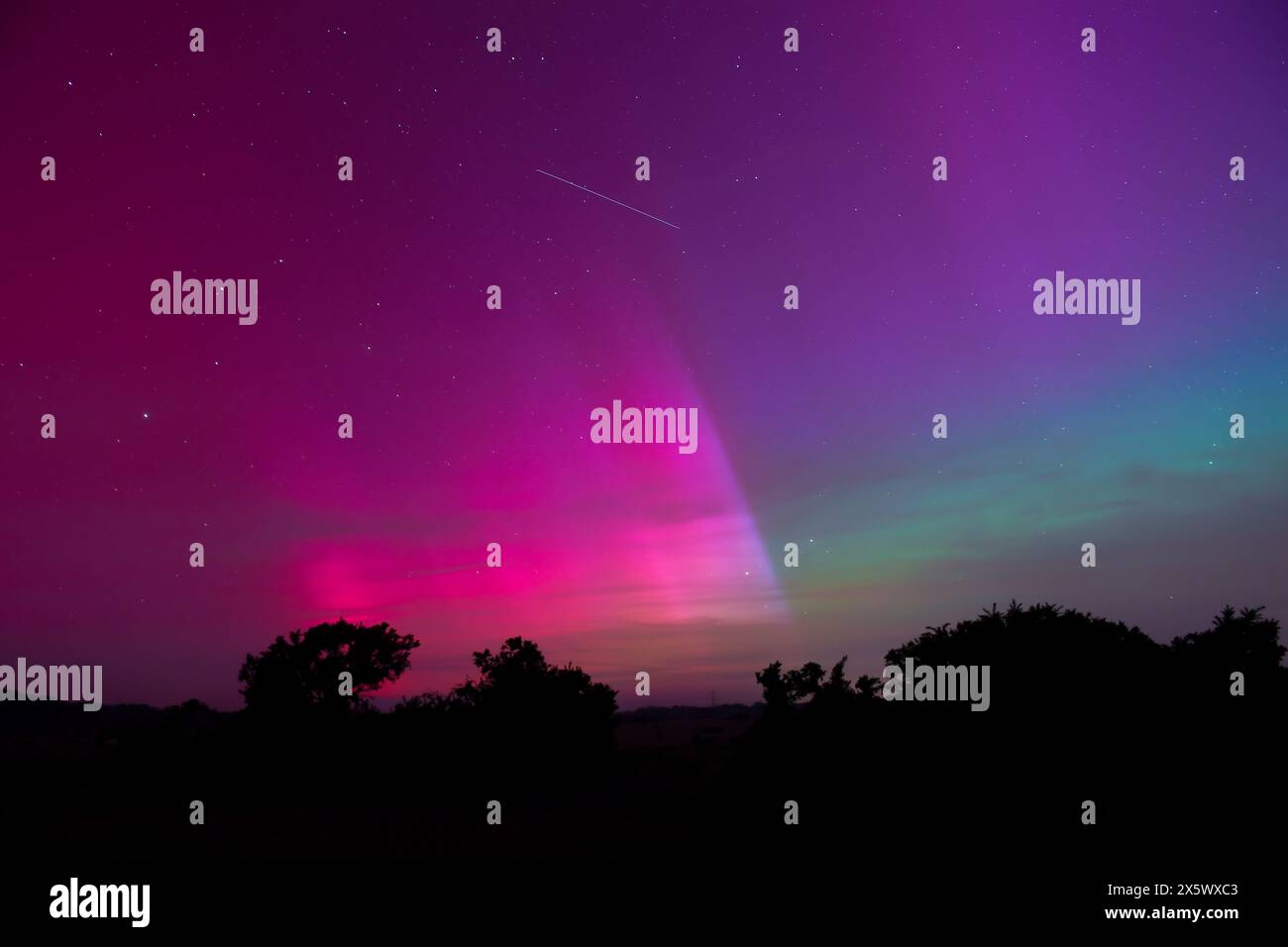 A rare G5 solar storm makes the Northern lights visible in Southern ...