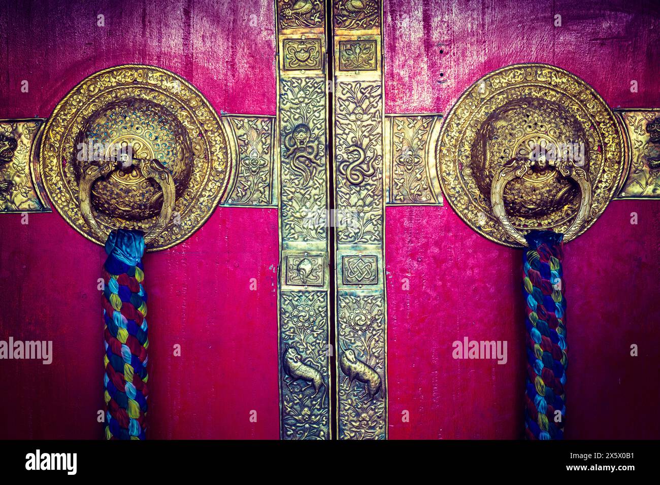 Entrance of buddhist monastry hi-res stock photography and images - Alamy
