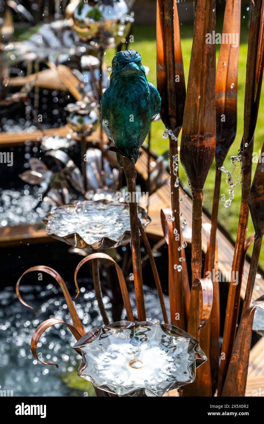 Wildlife friendly garden water feature hi-res stock photography and ...