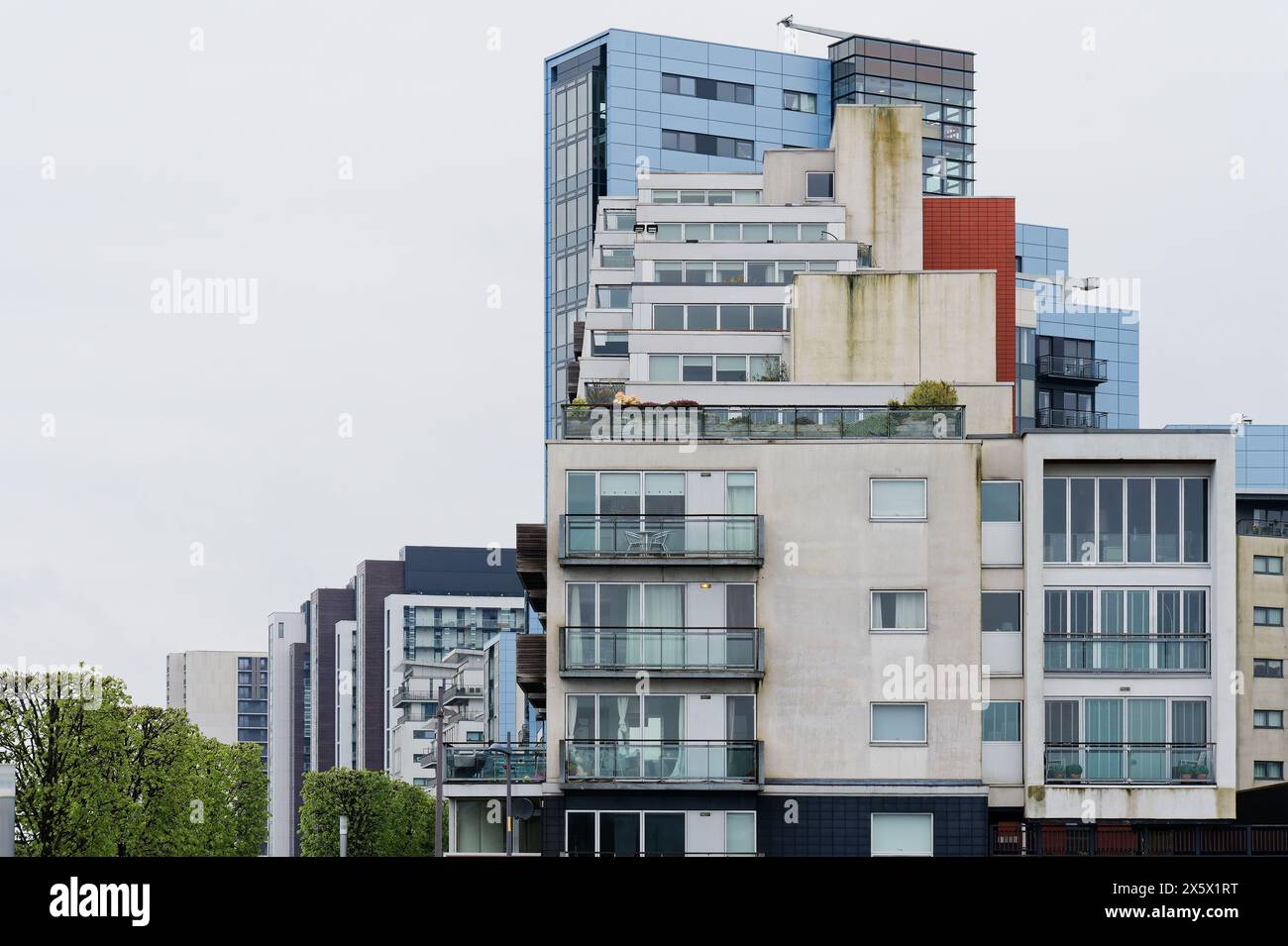 Modern high rise flats at new development Stock Photo - Alamy