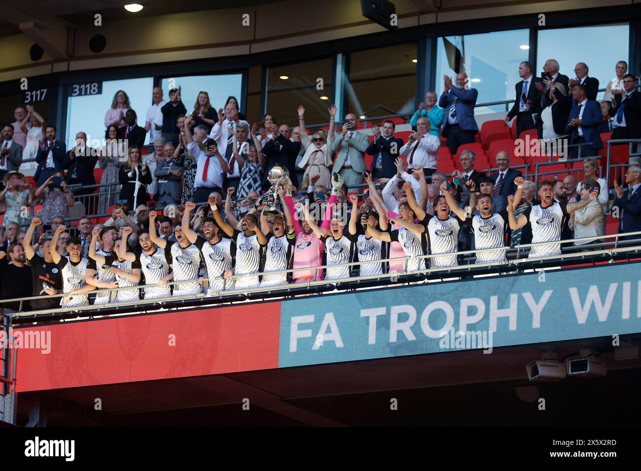 Gateshead celebrate as they lift the trophy after victory in the Isuzu ...