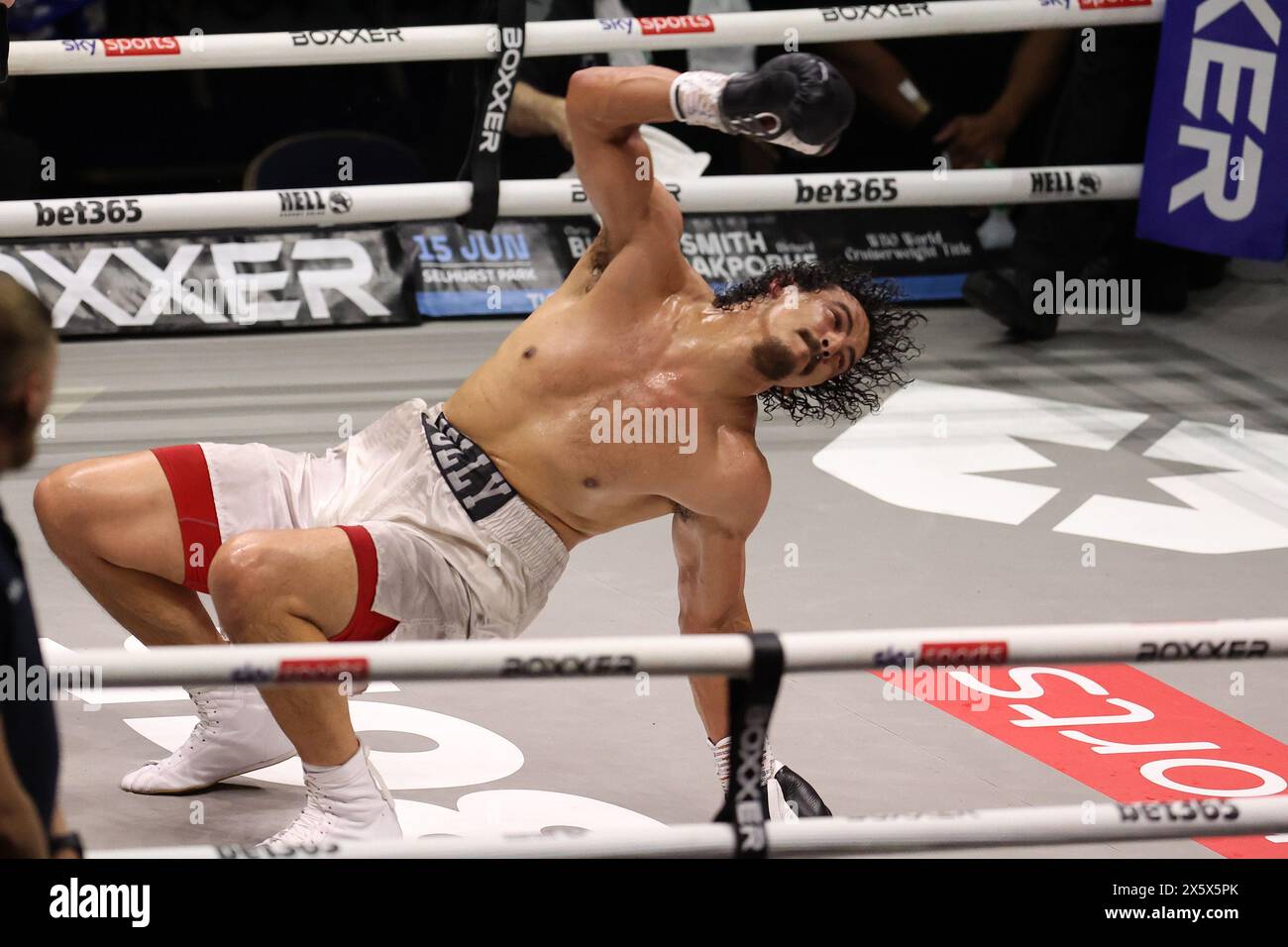 Moses Jolly (Swansea Wales) celebrates his win vs Amine Boucetta ...