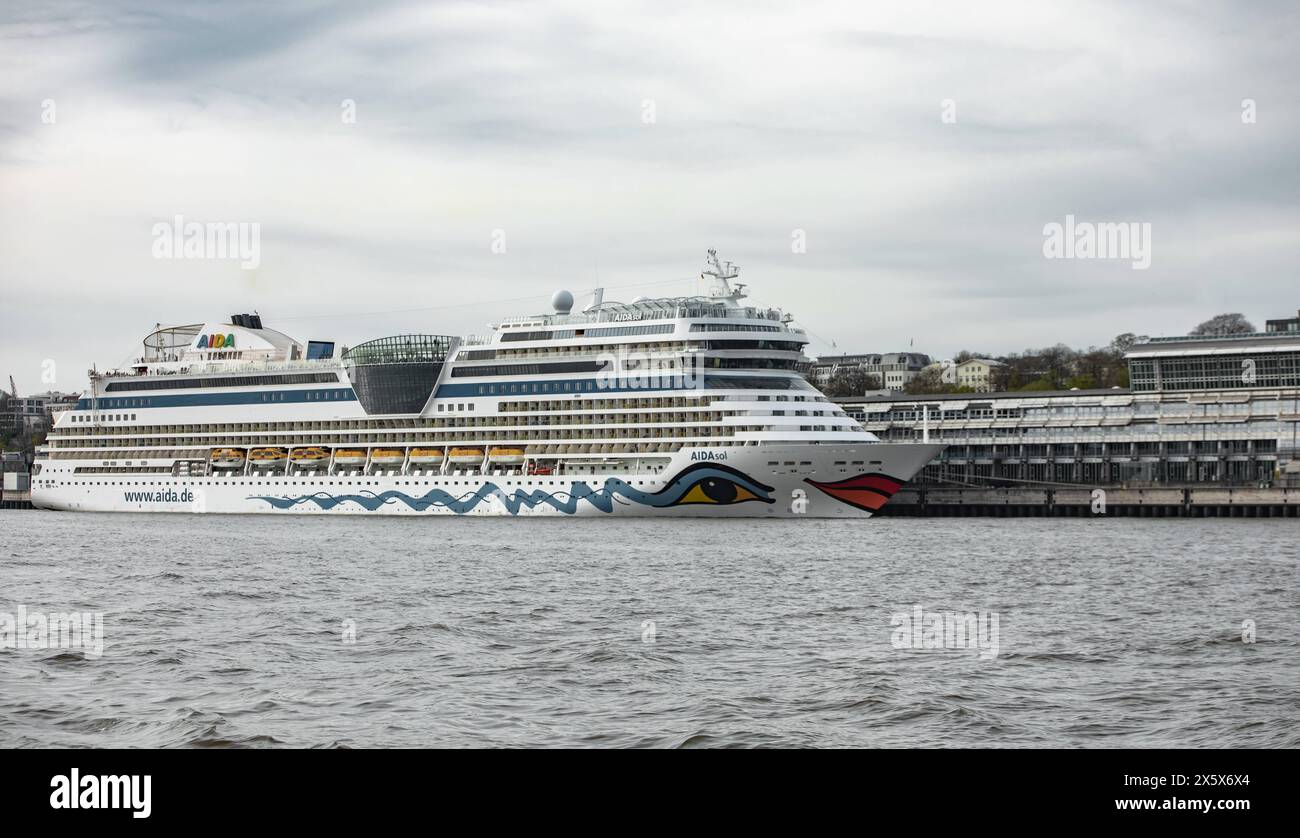 Aida Kreuzfahrtschiff Kreuzfahrtschiff Aida Sol im Hafen von Hamburg ...
