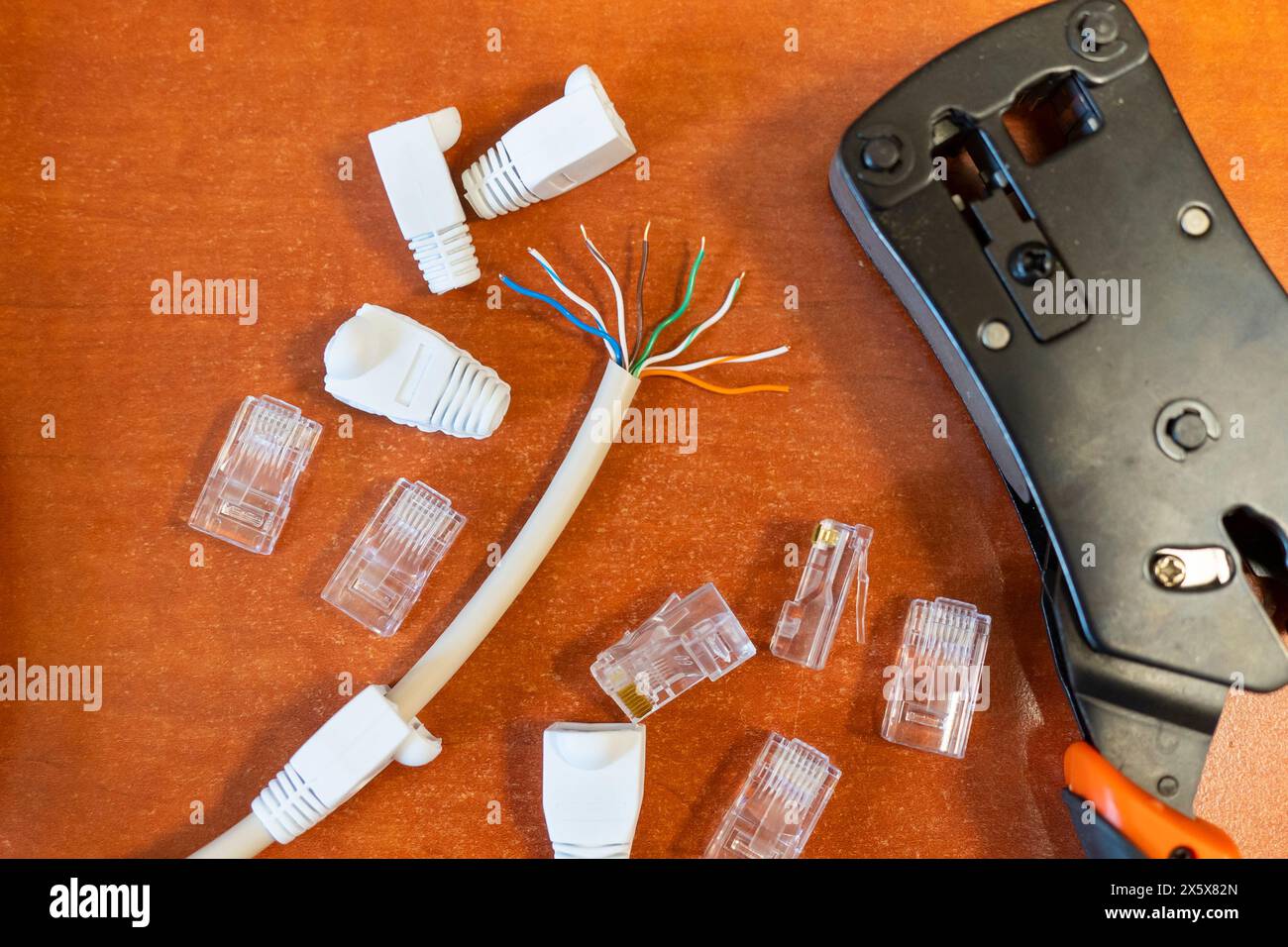 Internet utp cable with cable heads, strain relief and crimping tool ...