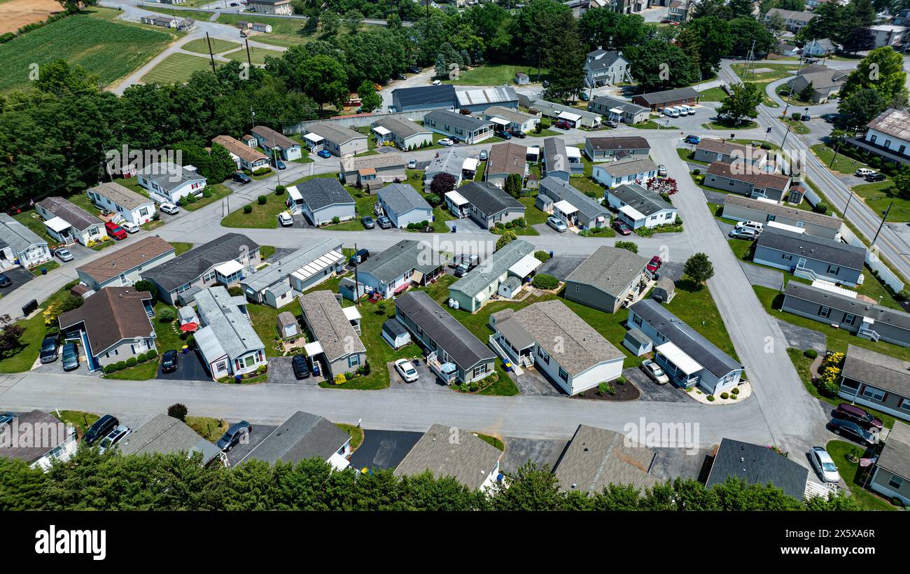 Overhead aerial view of a suburban Mobile, Prefab, Manufactured ...